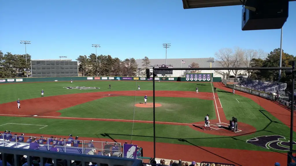 Moore's five RBI lift Cats in rout - News Radio KMAN