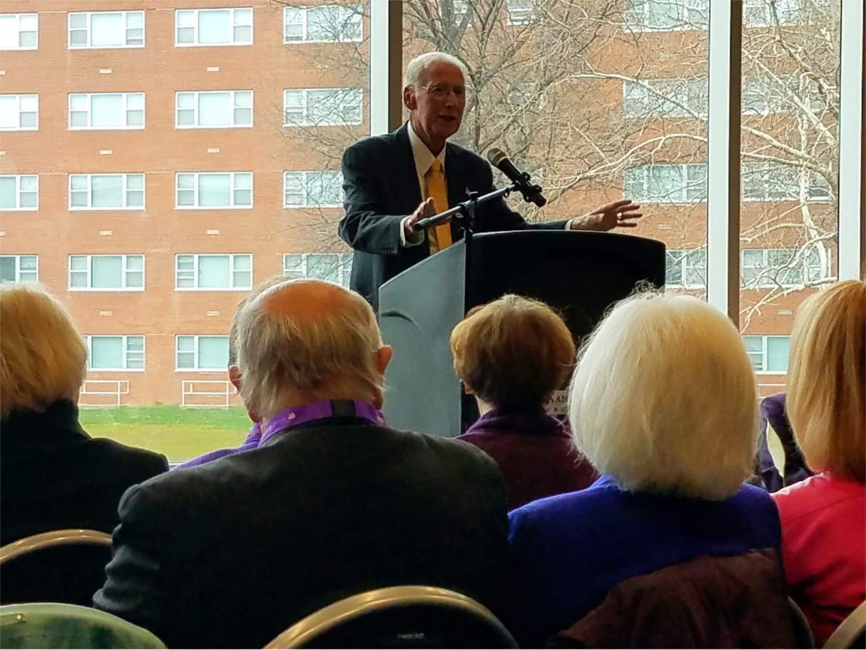 Former KSU president Jon Wefald sheds tears at residence hall ...