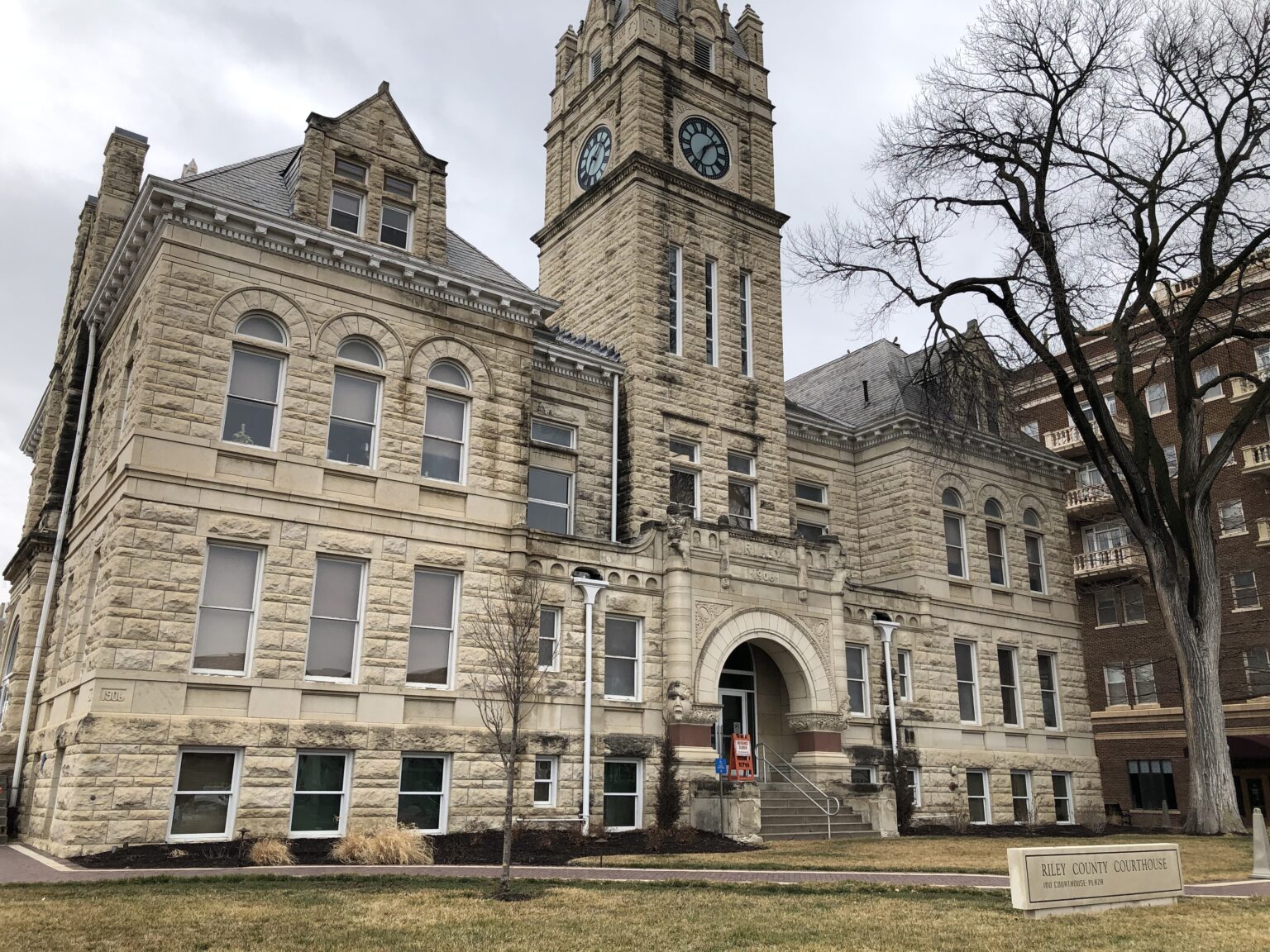 Manhattan man facing murder charges appears in Riley County court – 101 ...