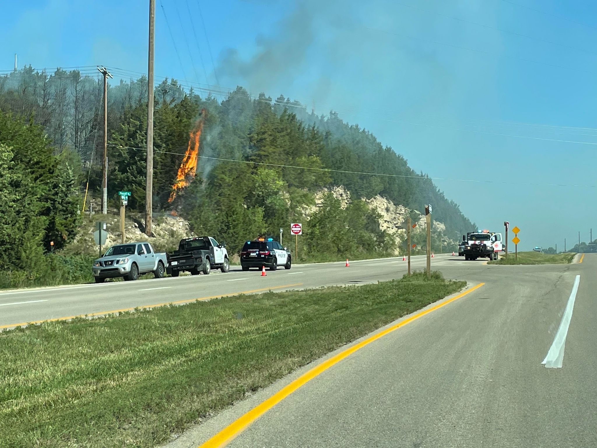 Firefighters contain grass fire north of Manhattan - News Radio KMAN