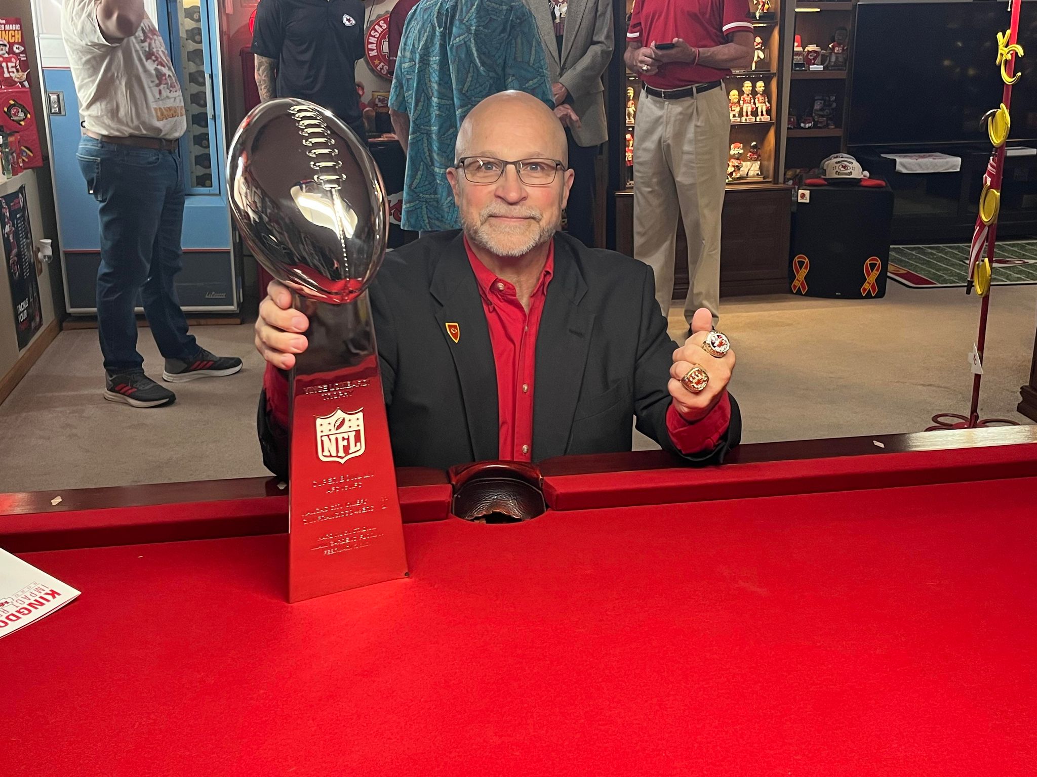 Hail to the Chiefseum: Former Chiefs celebrate Manhattan fan's ...