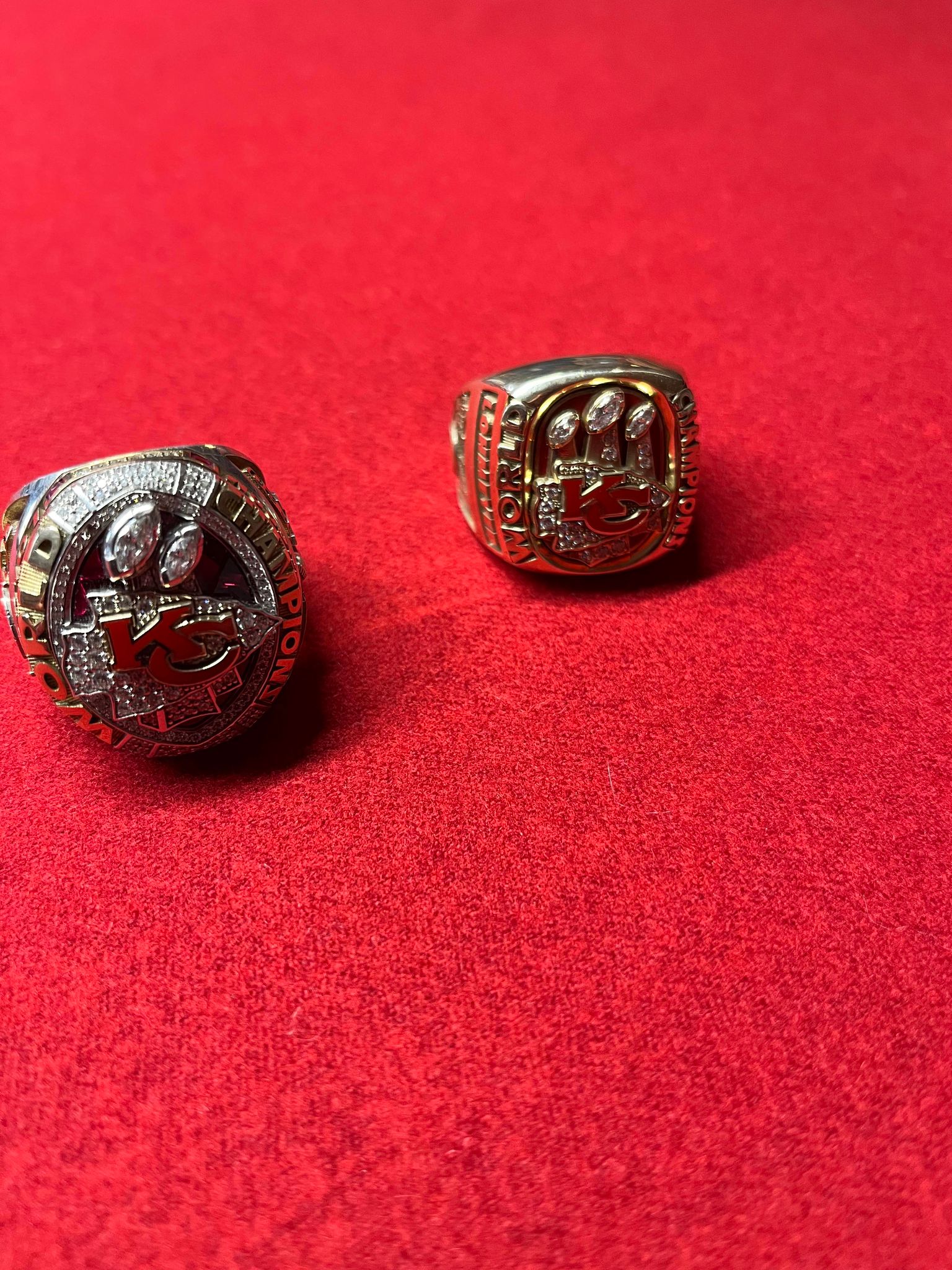 Hail to the Chiefseum: Former Chiefs celebrate Manhattan fan’s ...