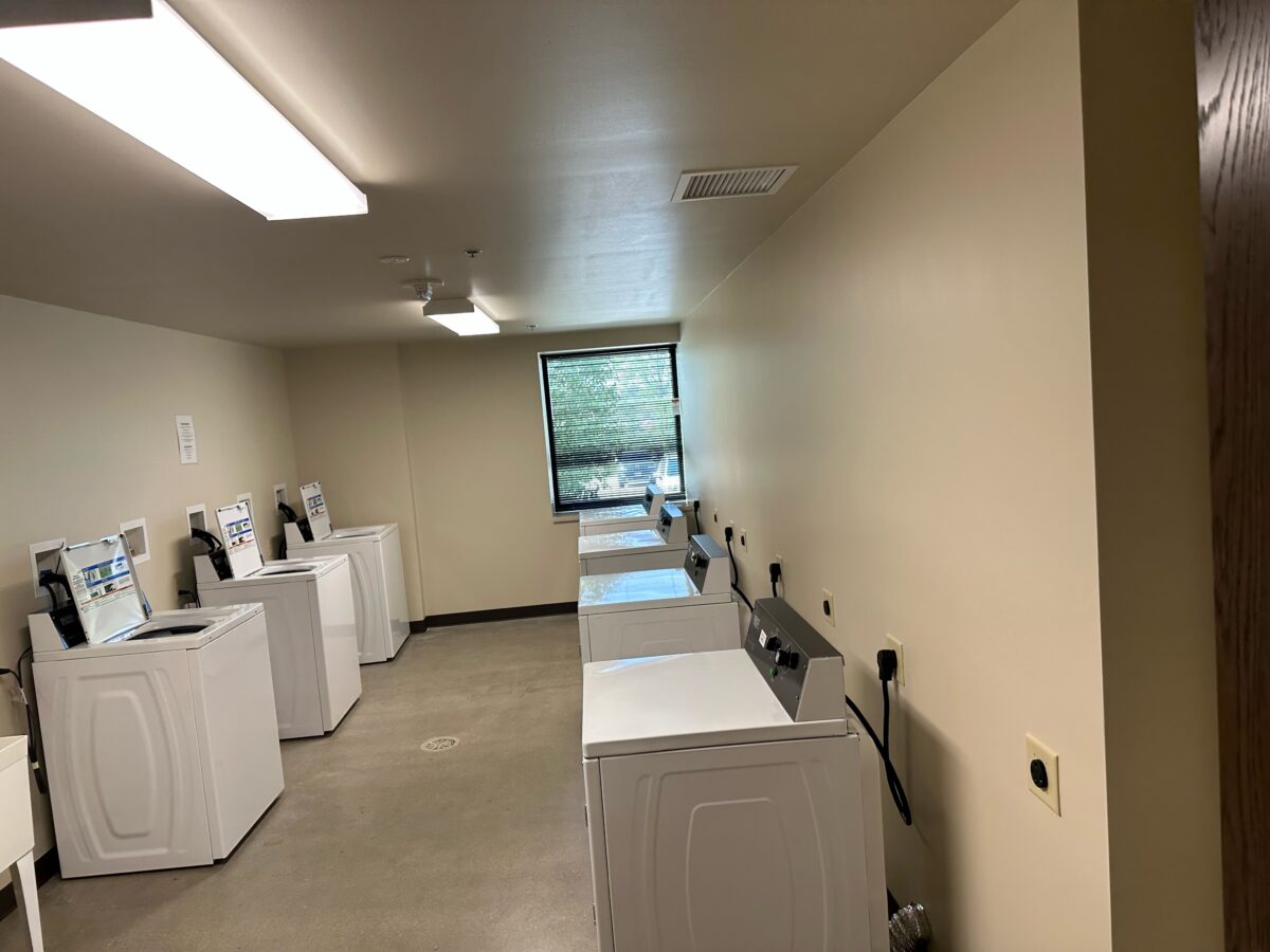 Moran, Wormuth visit Fort Riley, inspect facilities - News Radio KMAN