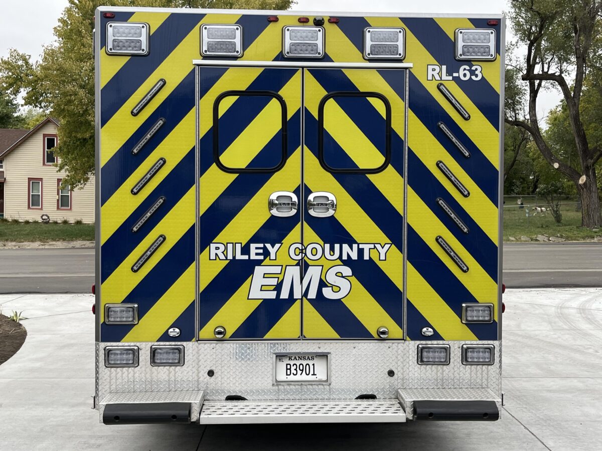 One injured in two-vehicle crash near downtown Manhattan - News Radio KMAN