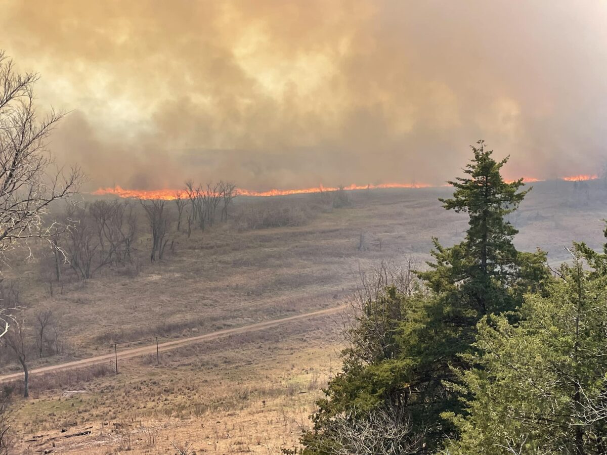 Update: Axelton Hill Road fire prompts more evacuations in Pottawatomie ...