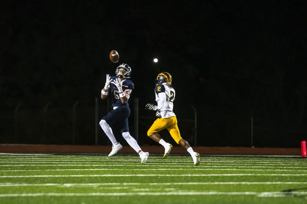 MHS football star JJ Dunnigan announces Kansas commitment - News Radio KMAN